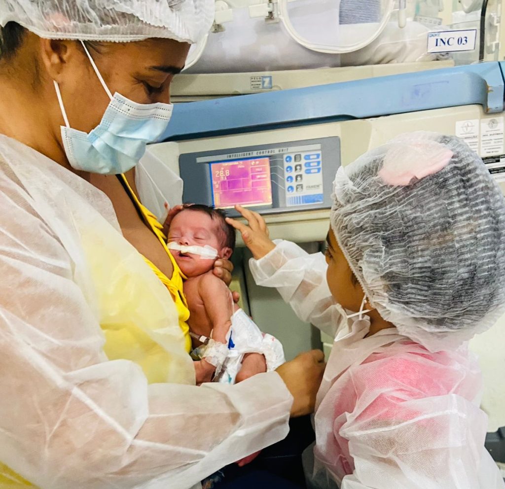 Projeto Laço Afetivo possibilita visita de irmãos na UTI Neonatal - HJV